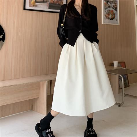 아네뜨 코디세트브이넥 슬릿 디테일 베이직 니트 가디건하이웨스트 핀턱 A라인 플레어 롱스커트 세트 Ag118710e