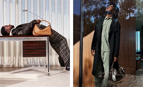 Loewe 全球品牌代言人 杨幂 与演员 Greta Lee、josh Oconnor 及 Stéphane Bak 共同演绎 2025 早秋系列广告,以率真及不加修饰的角度续写最新一章 Loewe 全球品牌代言人 杨幂 与演员 Greta Lee、josh Oconnor 及 Stéphane Bak 共同演绎 2025 早秋系列广告,以率真及不加修饰的角度续写最新一章