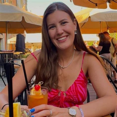 Julia Nowicka Julia Nowicka Threads Say More