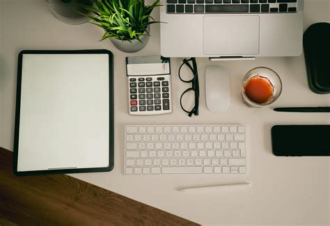 갈색 갈색 배경 갈색 톤 경비 경제 계산 계산기 계획하는 공부하다 공책 구성 금융 기술 꼭대기 나무 질감 나뭇결 노트북 단추 대출 할부