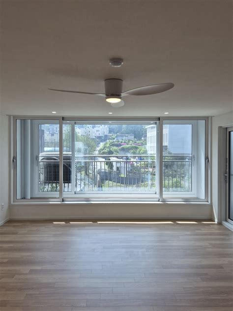 깔끔함을 더한 화이트and우드 스타일 기흥 우남퍼스트빌 33평 아파트 인테리어 라이프스타일 슈퍼앱 오늘의집