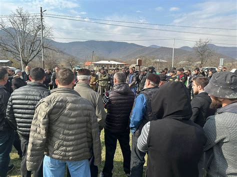 პანკისელ ქალს რომელიც მეოთხე დღეა ქუთაისის აეროპორტშია ოჯახი ვერ უკავშირდება Knews Ge