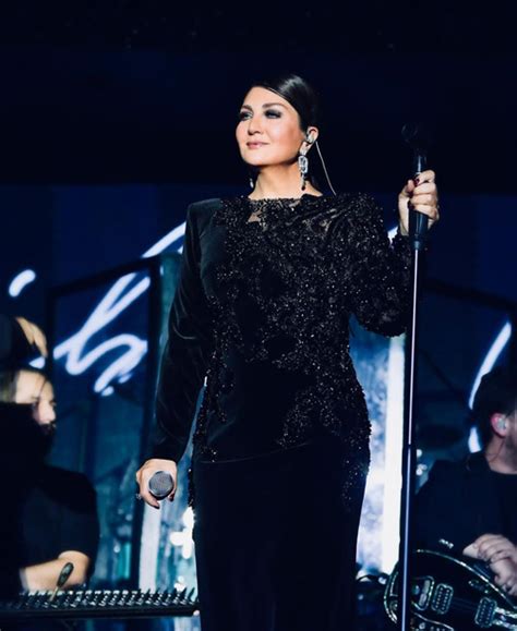 مشکی به سبک بانوی اول موسیقی ترکیه؛ از این ۱۶ مدل پیراهن مجلسی سیبل جان