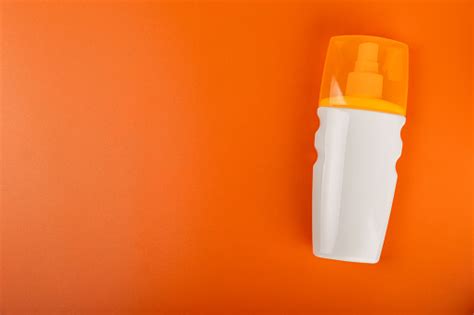 파란색 배경에 자외선 차단제 Spf 크림 자외선 차단 자외선 차단 여름 휴식과 휴가의 개념 여름 분위기 디자인 모형 베케이션뷰티 건강한 생활방식에 대한 스톡 사진 및 기타