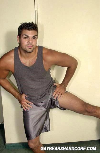 Big Caveman With Body Showing His Shaggy Rod And Furry Hole Porn