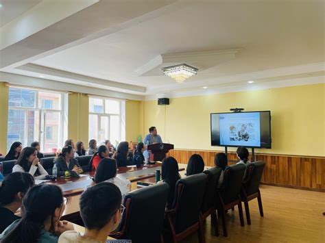 Нийгэм хүмүүнлэгийн ухааны сургуулийн “Судлаачдын цаг” лекц