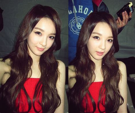 아프리카 하는 딸을 바라보는 아버지