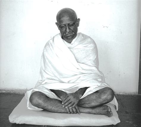 Ghandi In Meditation Inspirational Leaders Ghandi Historical Figures