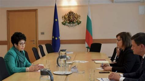 Нинова обсъди с хлебарите нулева ставка на ДДС за хляба