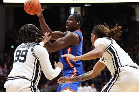 Rueben Chinyelu Named Sec Player Of The Week Florida Gators