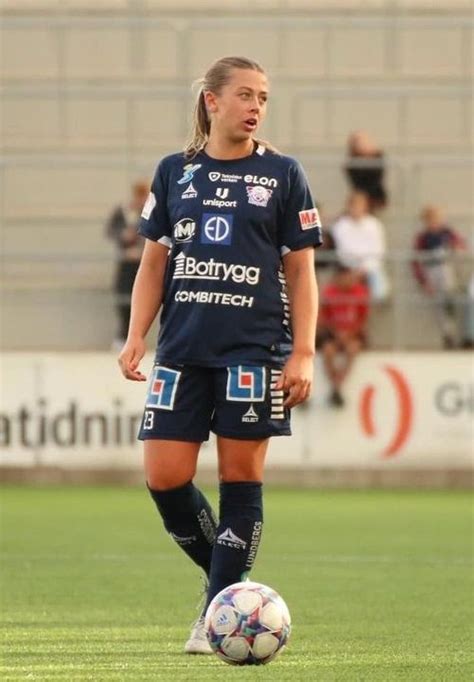 Cornelia Kapocs Hot Soccer Girls
