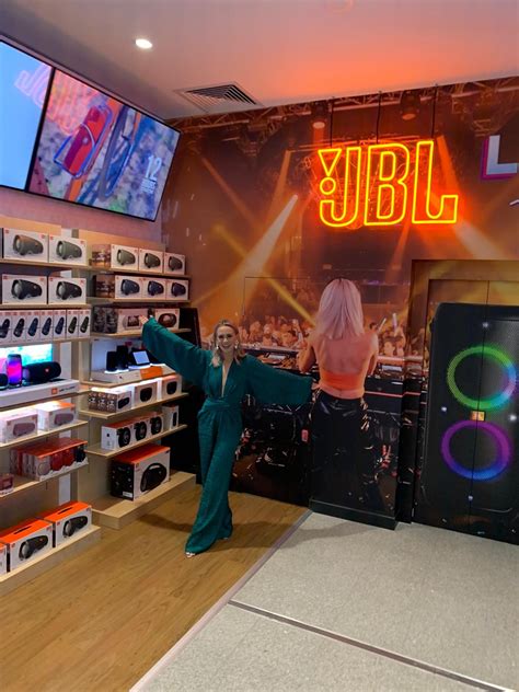 JBL Live Lounge