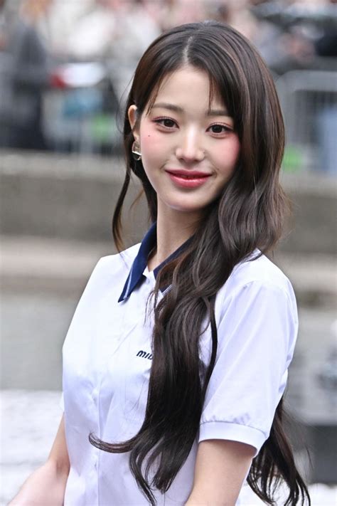 익스트림무비 오늘 갤러리 장원영 트와이스 모모 여자아이들 민니 미우미우 24fw 컬렉션 패션쇼 블핑 지수 마리 끌레르