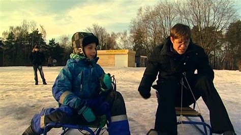 Фабрика ЛЕКО о производстве ледянок и снегокатов. - YouTube