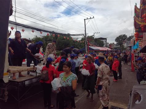 Dvb မဲဆောက်ဆန်လှူပွဲတွင် မြန်မာရွှေ့ပြောင်းလုပ်သား ၁၀၀၀၀ ကျော်သွားရောက် အလှူခံ
