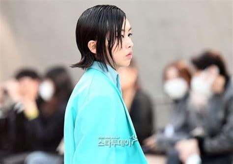 Aiki Made A Runway Modeling Debut She Was So Tiny In Between Everyone Else 😅 R