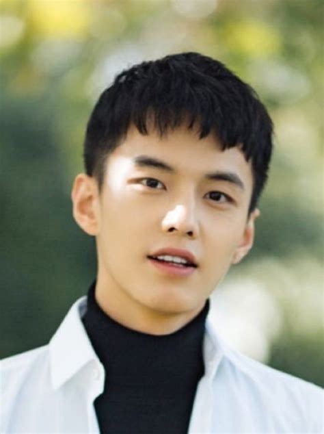 He Yi Qian Chinese Tv Shows The Legend Of Heroes Asian Men Hairstyle