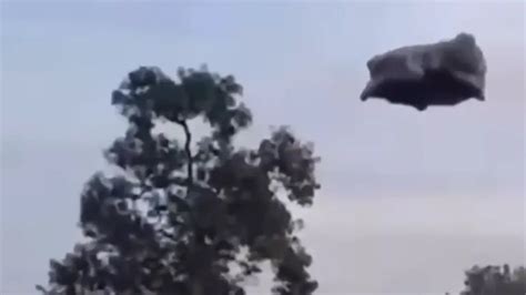 Gumpalan Awan Hitam Beraroma Asam Gegerkan Warga Subang Ini Kata Bmkg