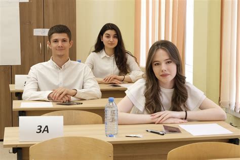Донские школьники сдают ЕГЭ по иностранным языкам и биологии