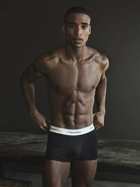 Calvin Klein® BE - Site Officiel