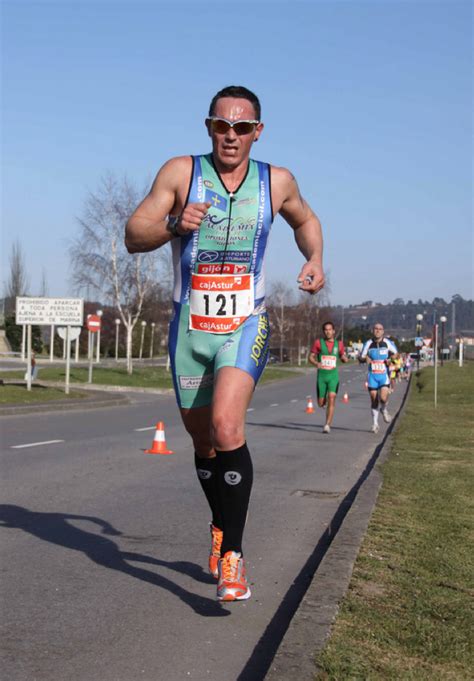 Runners Visible Dickline In Lycra Suits