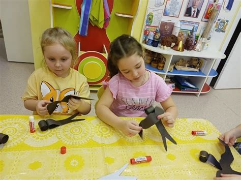 В старшей группе Подсолнушек города Нягани прошло тематическое занятие аппликация Символ