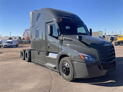 2025 Freightliner Cascadia 126 For Sale Raised Roof Sleeper 825092
