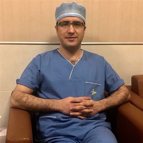 درباره ما دکتر حسن نیرومند جراح و فوق تخصص اورولوژی، اوروانکولوژی و