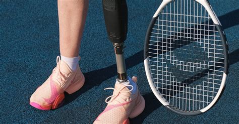 개인 스포츠 건강한 삶 결단 경쟁 스포츠 동기 부여가있는 롤모델 보철 기술 블루 코트 스포츠 여성 스포츠 장비 스포츠 참여 스포츠 훈련 스포츠의 다양성