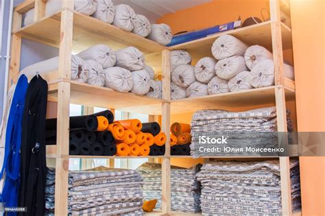 요가 수업 매트 벽돌 스트랩에 대 한 자료는 명상에 대 한 그릇 요가 대 한 필요한 모든입니다 Accessories Council에 대한 스톡 사진 및 기타 이미지 Istock