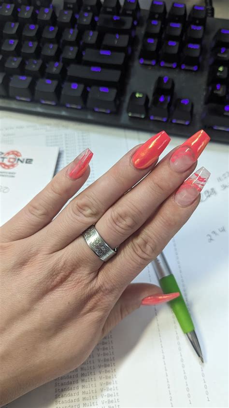 Pretty Chromes R Nails