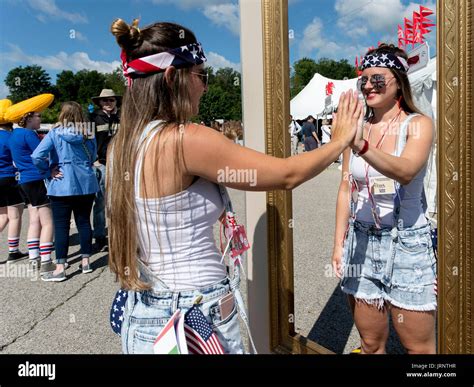 Twinsburg Ohio Usa 05th Aug 2017 Several Thousand Sets Of Twins