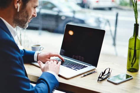 Las Tic En El ámbito Laboral Ventajas Ejemplos Y Tendencias