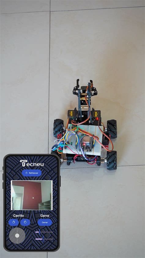 carro robótico omnidireccional mecanum esp32 cam con brazo y app