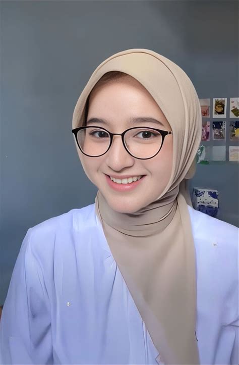 Pin oleh Yoyon Koharu di Simpan Cepat di 2024 | Orang cantik, Gaya hijab, Wanita