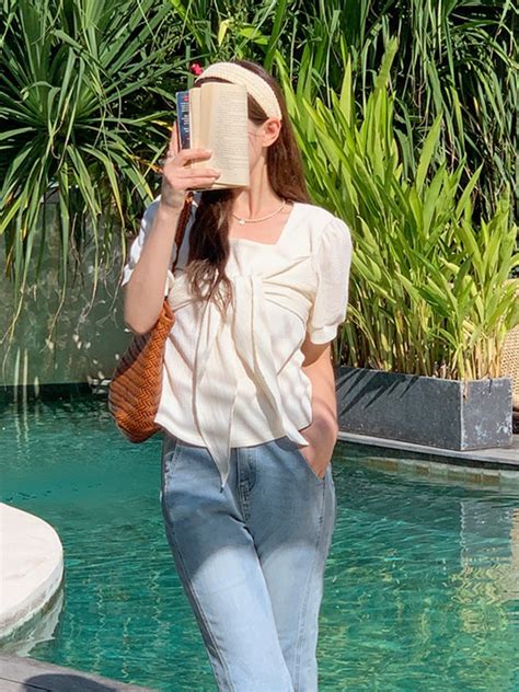 리리앤코 유티리아 링클 스판 스퀘어넥 꼬임 반팔 블라우스 여름 여름신상 썸머룩 썸머 신상 반팔티셔츠 반팔블라우스 꼬임블라우스 리본블라우스 링클블라우스 여름하객룩 빅사이즈