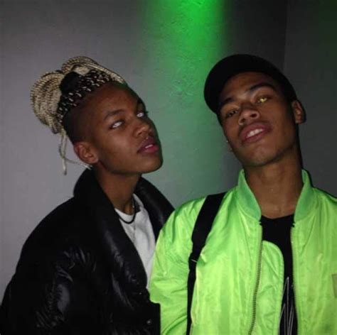 Pin By 🧝🏼‍♀️🧝🏼‍♀️ On Ecco2k I Need Friends Aesthetic Girl Singer