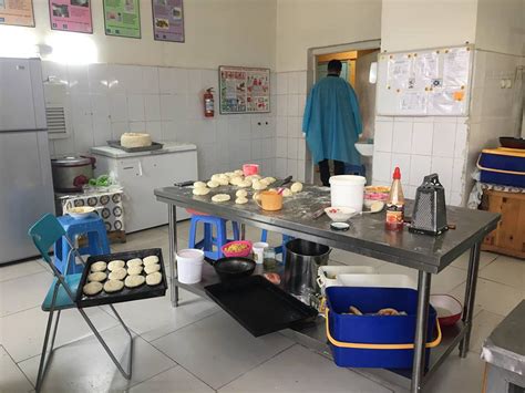 НМХГ Эрүүл ахуйн шаардлага хангаж ажиллаагүй сургуулийн цайны газарт хариуцлага тооцжээ