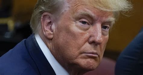 기소된 트럼프 ‘머그샷 굿즈도 등장…캠프 91억 벌었다