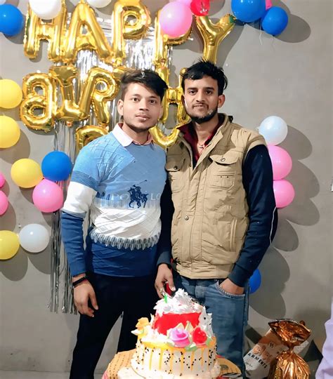 Rahul Pandit बड़े शहर में आकर जिंदगी चकमा दे गई दोस्त ज्यादा बन गए दोस्ती फीकी पड़ गई।