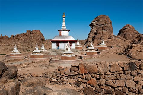 Монастырь Дэмчигийн Хийд в горах Хан Богд Уул энергетический центр Земли как считают верующие