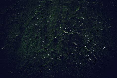 균열이있는 바위 표면 블랙 텍스처 돌 배경 어두운 대리석 바위 질감 바위 더미 페인트 반점 벽 그런 지 거친 구조 추상적인 질감 0명에 대한 스톡 사진 및 기타 이미지