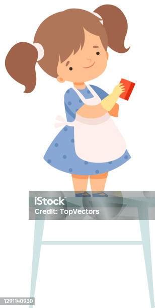 앞치마에 귀여운 어린 소녀 걸레와 의자에 서서 집 만화 스타일 벡터 일러스트레이션 가사 집안일에 대한 스톡 벡터 아트 및 기타 이미지 가사 집안일 걸레 깨끗한