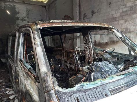 អគ្គិភ័យឆាបឆេះរថយន្តមួយគ្រឿងខ្ទេចទាំងស្រុងពេលចត ទុក នៅក្នុង ផ្ទះ សារព័ត៌មាន នគរវត្ត