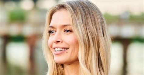 Вера Брежнева показала соблазнительную фигуру в эффектном мини