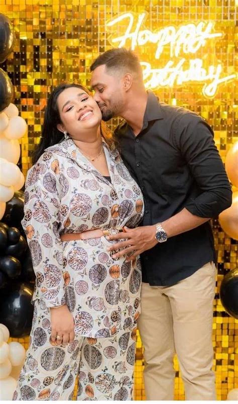 ධනාගේ ආදරණීය බිරිඳ නම් ඇත්තටම පුදුම වෙලා චූටි දුවයි තාත්තායි එකතු වෙලා අම්මාට දුන්න