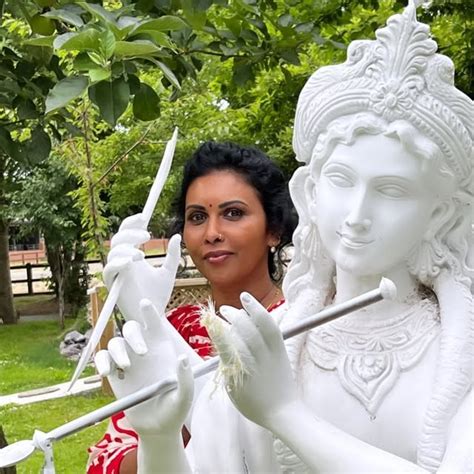 Manju Manjubashinishan • Threads Say More