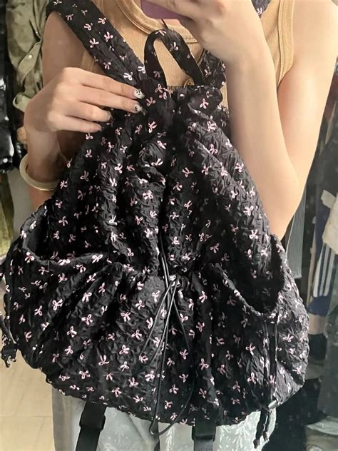 발레코아 블랙핑크 리본 스트링백팩 짐새 복조리 백팩 유니크 강성 데일리 가벼운백 에이블리