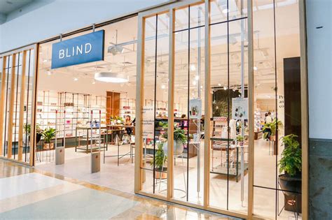 Blind Sube La Persiana De Un Nuevo Local En Colombia