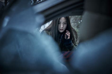 연극처럼 펼쳐지는 자백 끊임없이 수렁에 빠진 진실